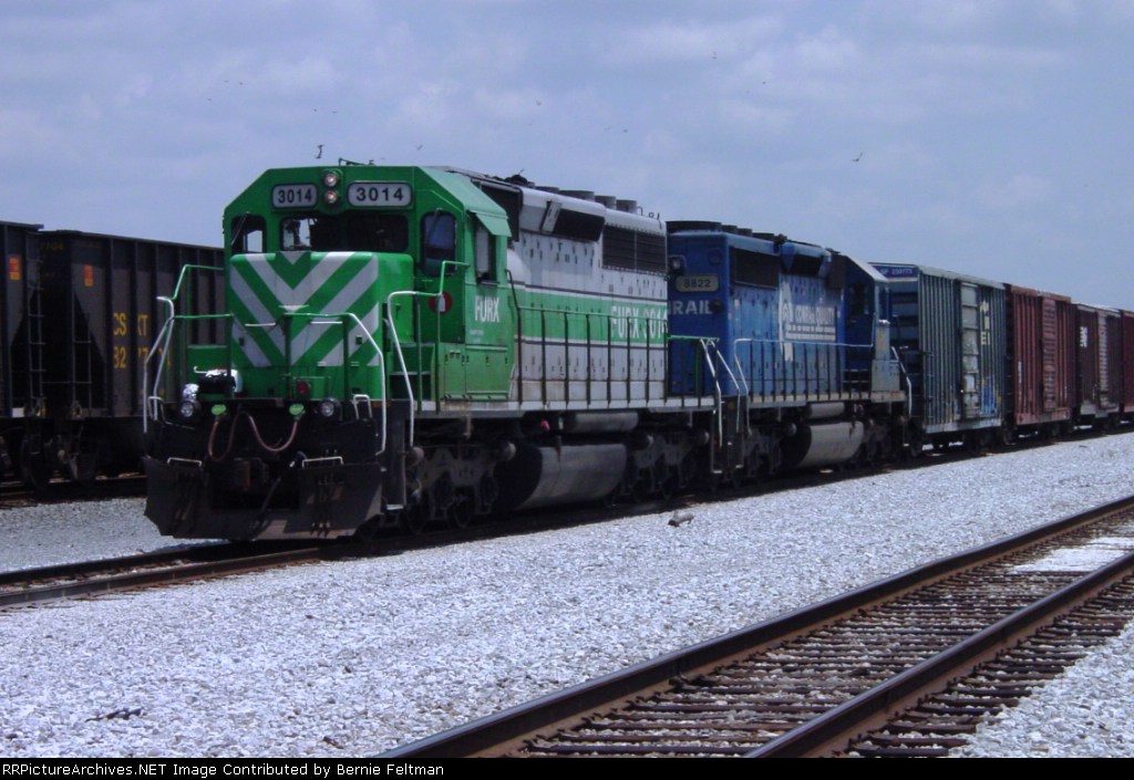 FURX 3014 (SD40-2) easing to a stop in CSX yard